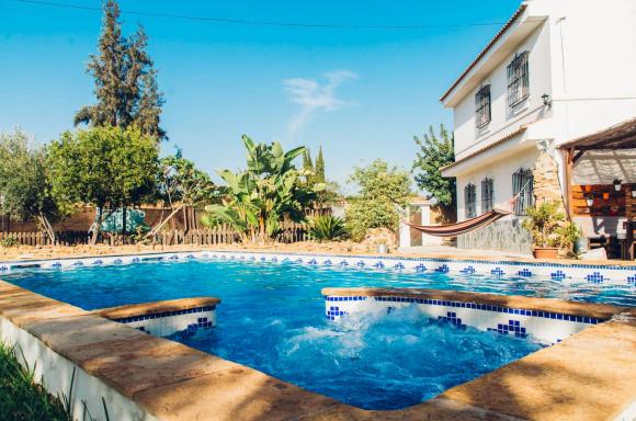 Nueva Aljaima (Málaga): Qué ver y dónde dormir